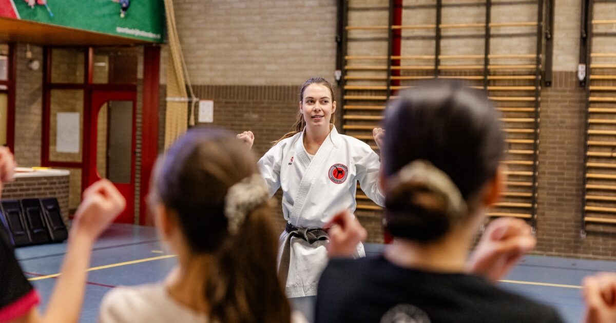 "Schoolkinderen zeggen na een clinic: 'ik wil ook op karate!'" | Sport ...