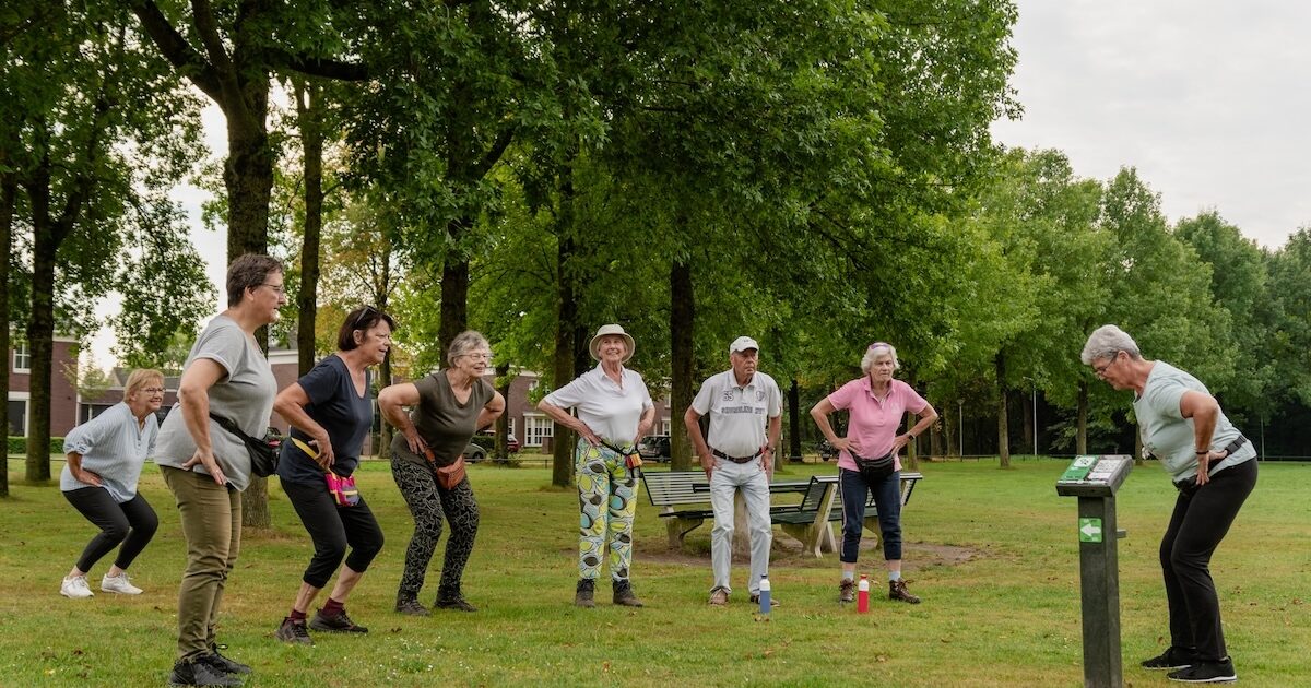 QR-FIT: gezellig samen wandelen met oefeningen om fitter te worden ...
