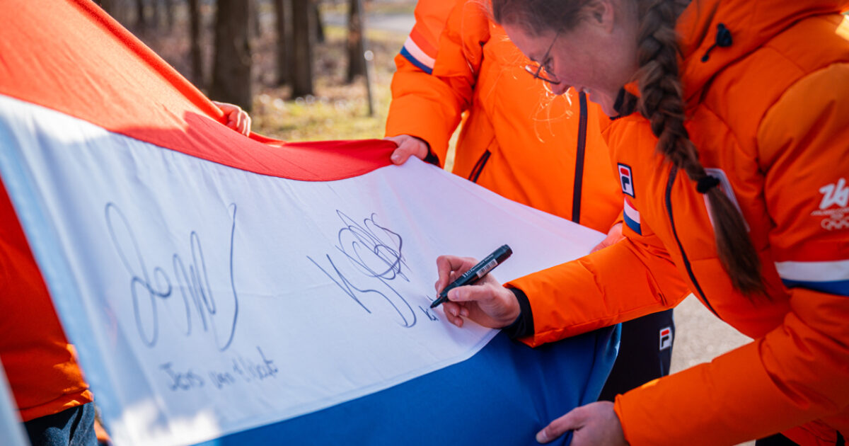 TeamNL-veiling: sporters doneren olympische kleding voor hun vereniging ...